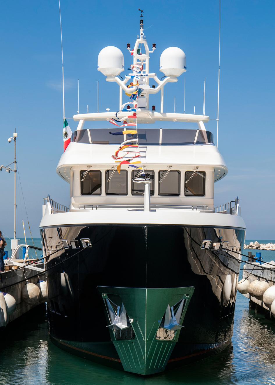 Yacht Explorer Babbo, Cantiere Delle Marche | CHARTERWORLD Luxury Superyacht Charters